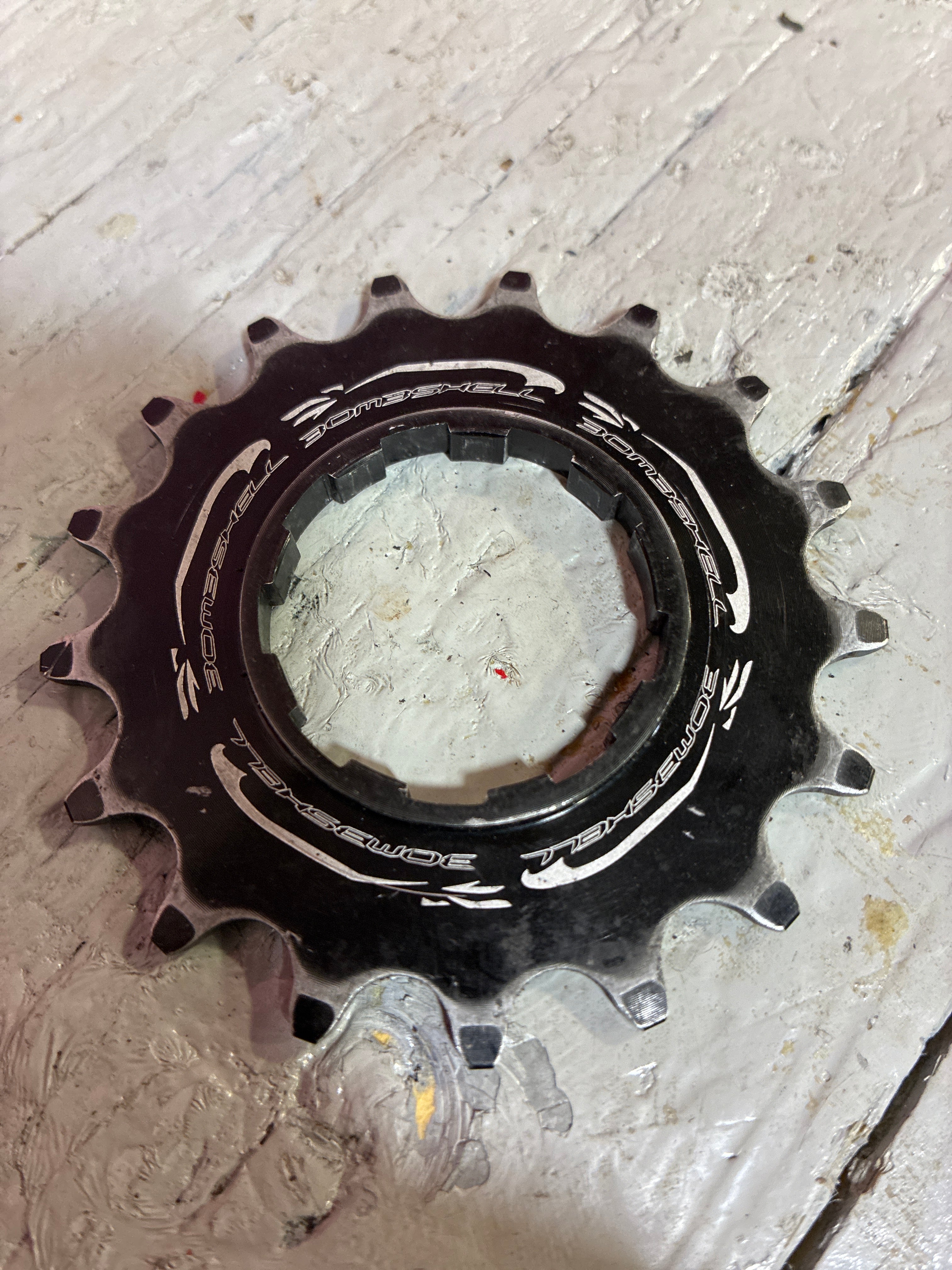 bombshell 17t alumium cog – Powers Bike Shop